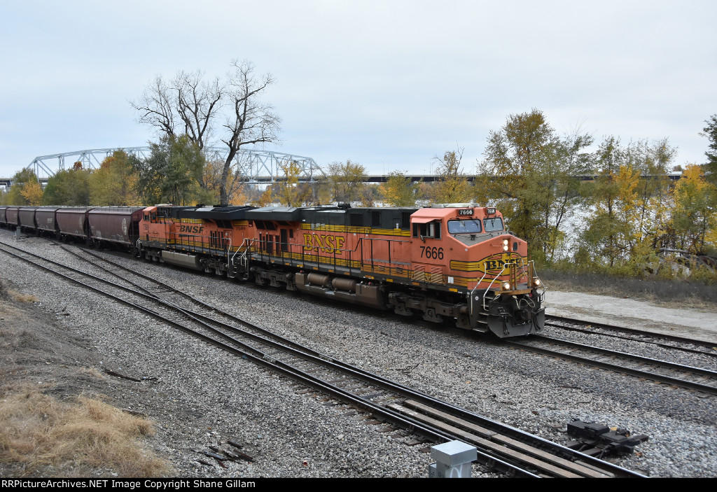 BNSF 7666